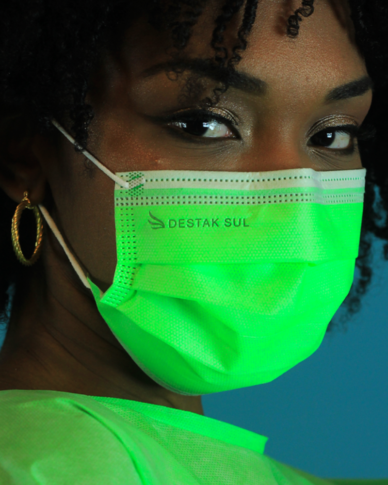 Máscara descartável cirúrgica neon- verde lima com elástico branco - Rosana Furman Andreatta ...